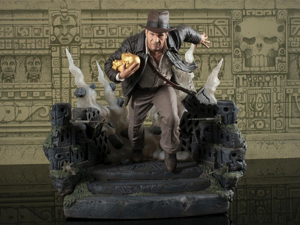 Diamond Select Raiders of the Lost Ark Indiana Jones Deluxe PVC Gallery ...